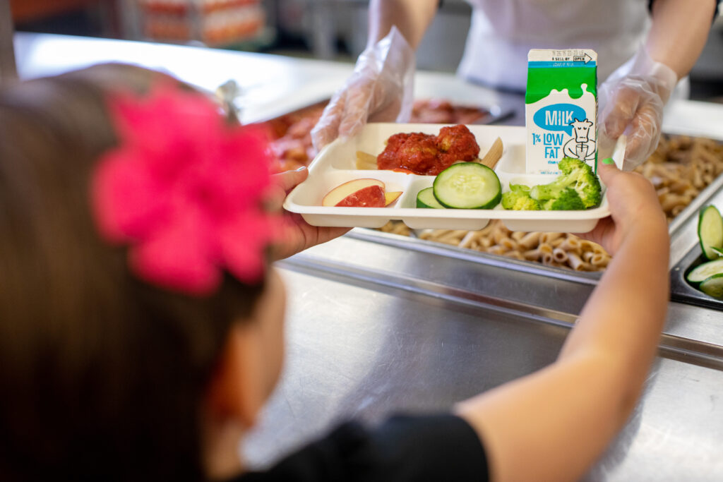 Celebrando la Semana Nacional del Almuerzo Escolar - Zona de Salud AZ